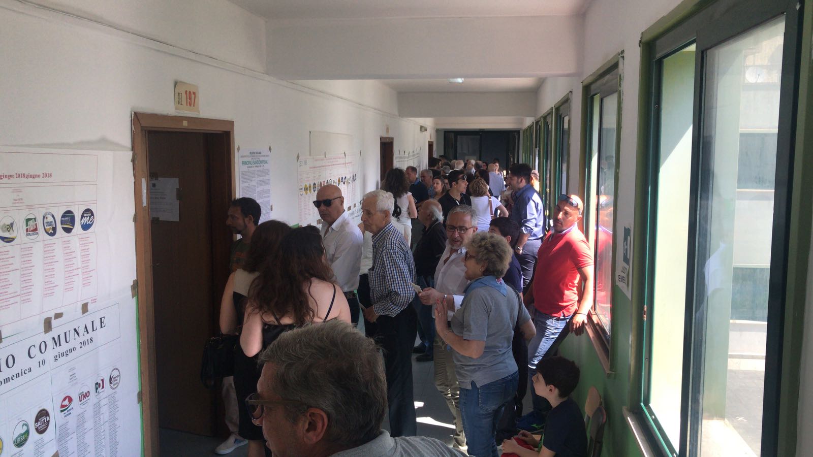 Seggi aperti dalle 7: al Vittorini lunghe code - MessinaOra.it