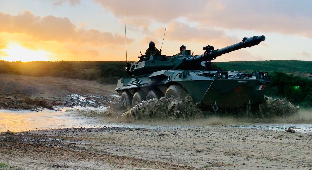 Blindo Centauro in attività a Capo Teulada - MessinaOra.it