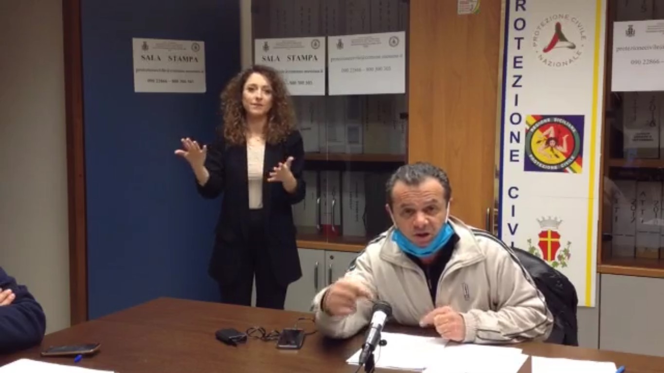De Luca "alimentari aperti la domenica"; chiarimento sui droni e banca ...