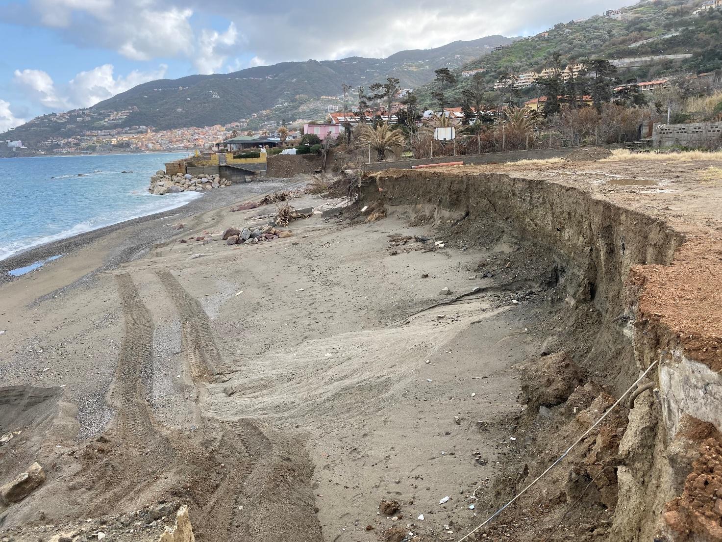 Erosione costiera: al via il ripristino delle barriere nel tratto ...